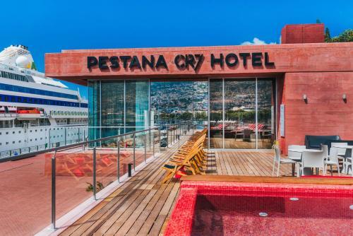 Cristiano Ronaldo in Madeira: Places, the CR7 Museum, Monuments ...